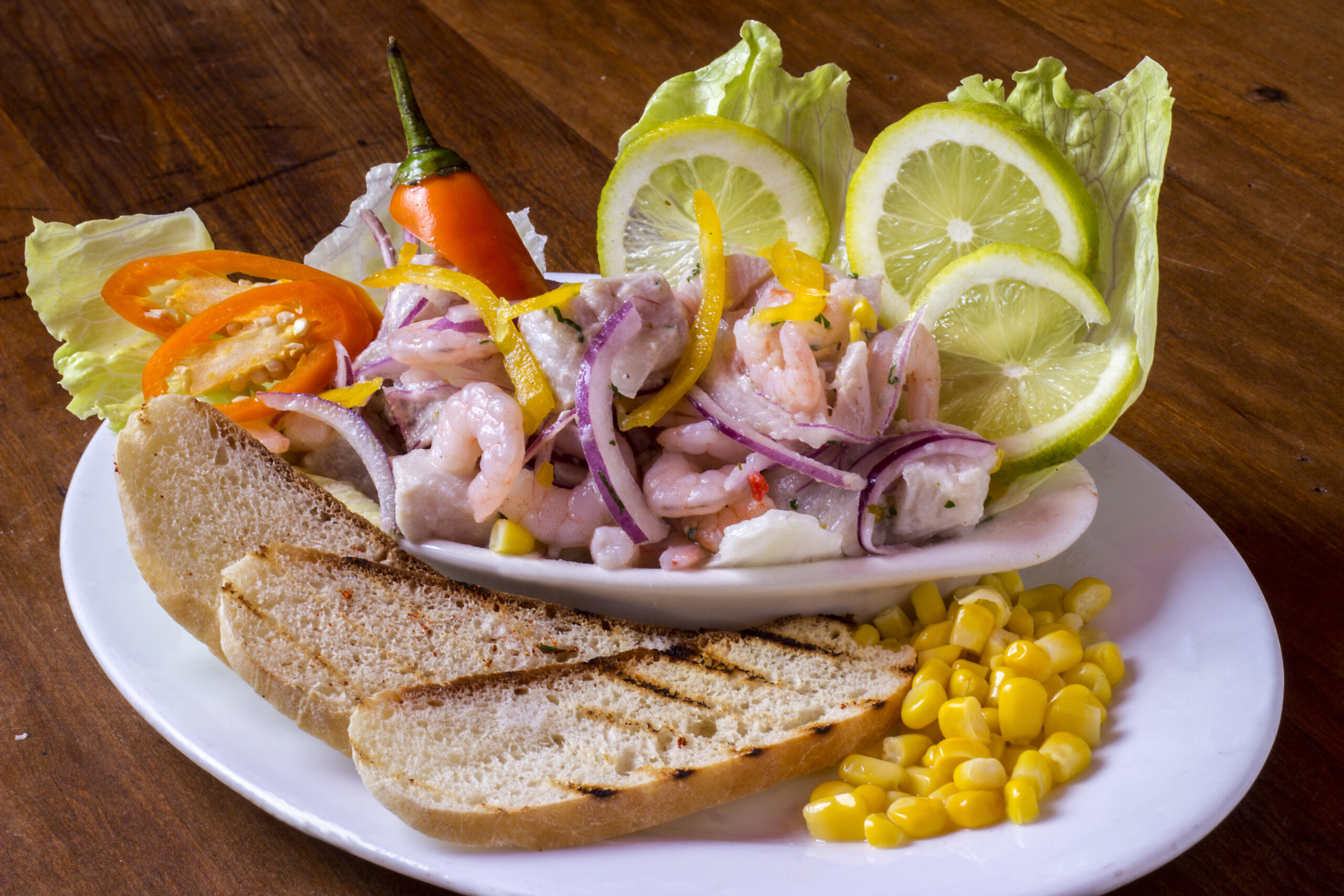 Ceviche al estilo peruano acompañado con choclo y camote – Las Recetas ...